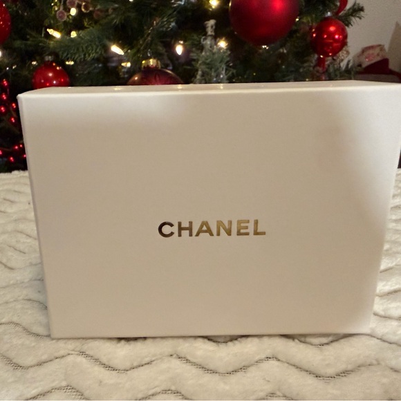 CHANEL | Accessories | Chanel White Gift Box | Poshmark